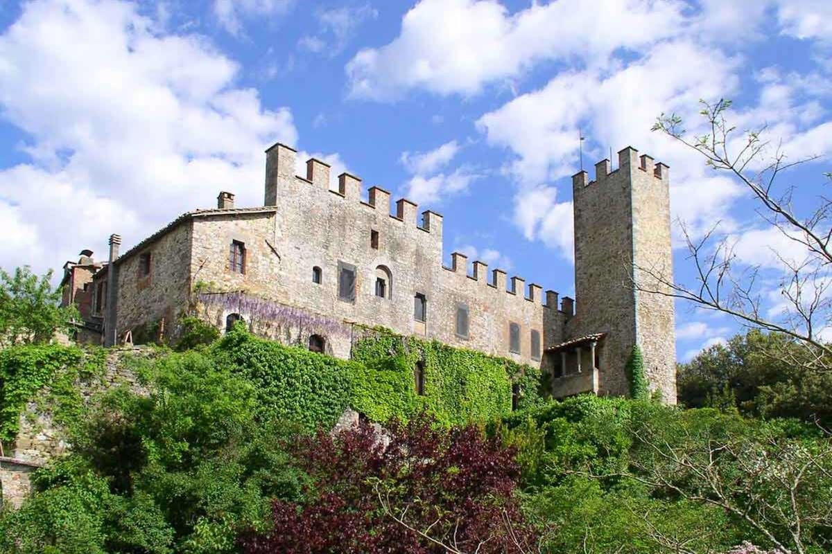 Montalto Castle - Torre del Vescovo - Castles for Rent in Castelnuovo ...