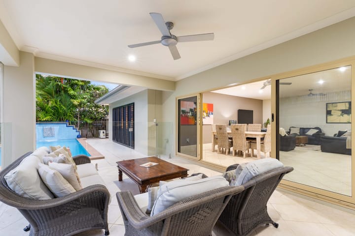 Six Beachside With Tropical Heated Pool - Port Douglas