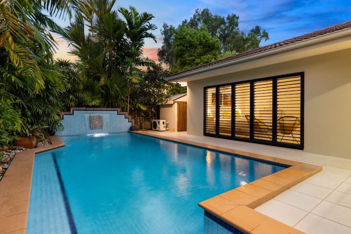 Six Beachside With Tropical Heated Pool - Port Douglas