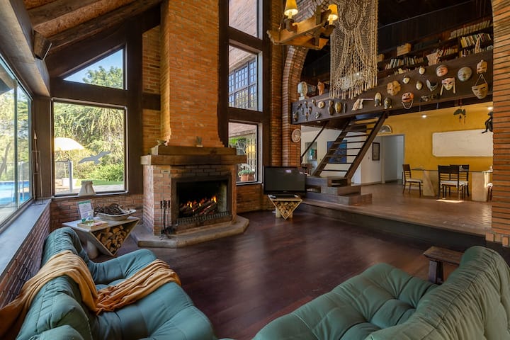 Casa Família Vivern · Pool, Barbecue & Art - Curitiba