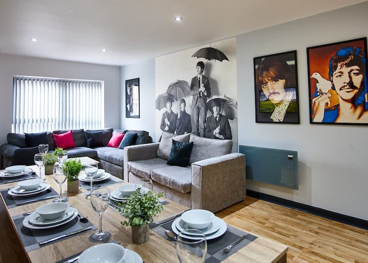 Starr Suite, 6 Beds, 6 En-suite Bathrooms - Crosby Beach