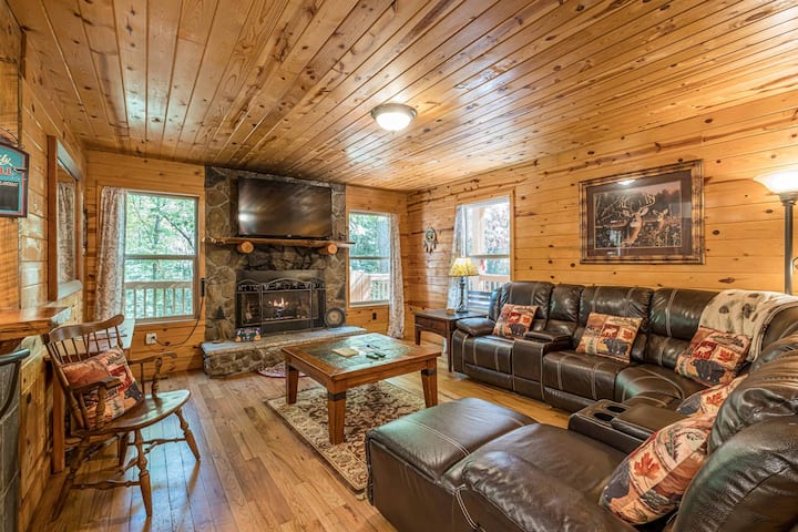 Spacious Cabin Pet Friendly With Hot Tub And Sauna - Helen, GA