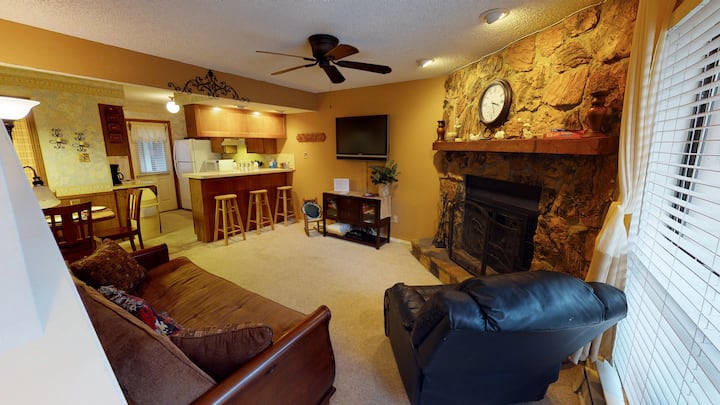 Grandview Townhouse #11 - Sleeps 6, In Town, Wifi, - Red River, NM