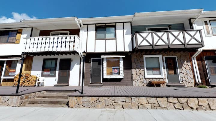 Claim Jumper 4 - Two Bedroom Townhome, Sleeps 8 - Red River