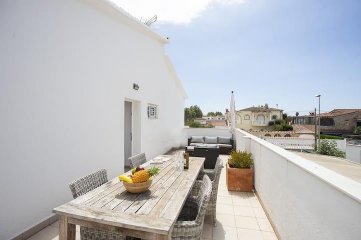 Appartement à Louer à Empuriabrava Avec 2 Chambres - Empuriabrava