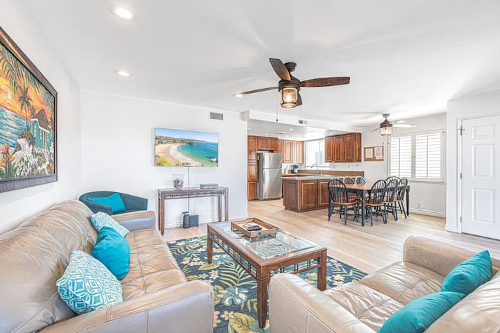 Newport Beach Standout! Roomy W/ Ocean Views! - Huntington Beach, CA