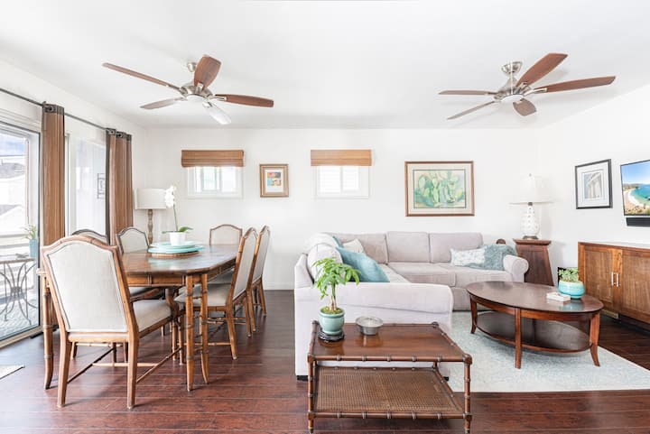 Upstairs Tropical Getaway | 2 Decks! - Newport Beach, CA