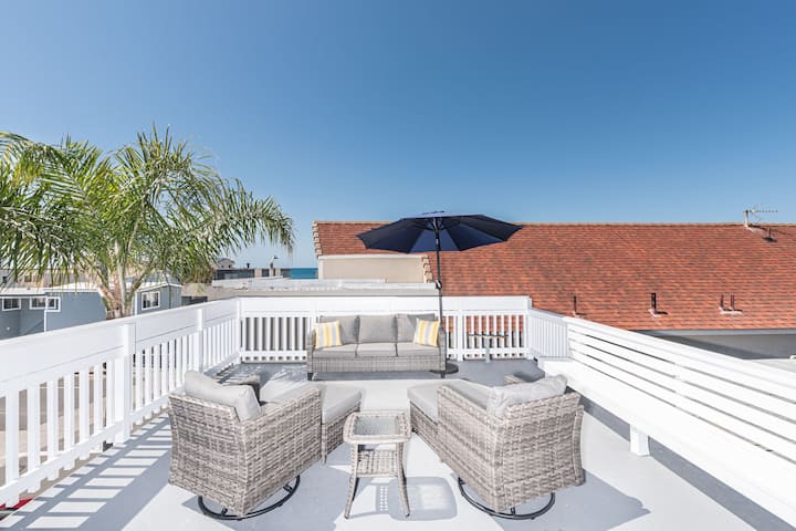 Upstairs Getaway W/ Ac, Rooftop Deck And Balcony! - Newport Beach, CA