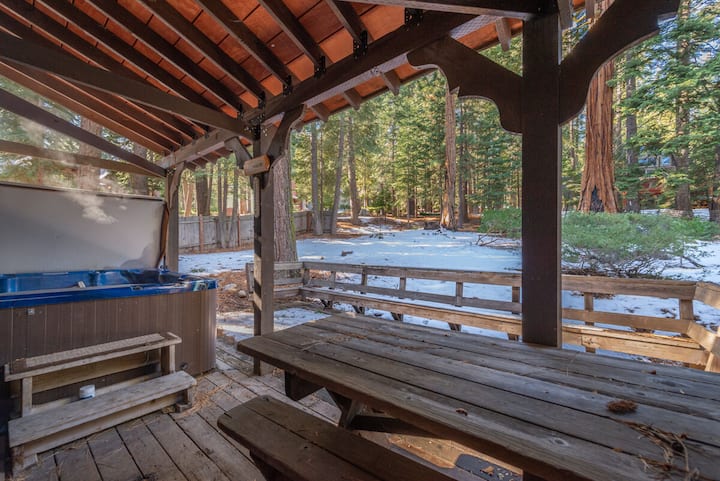 Hot Tub! Prime Location! Tahoe City Chalet - Tahoe City, CA