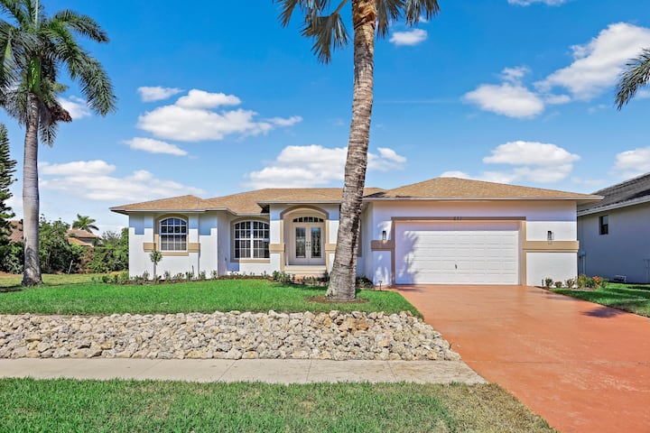 Inviting And Quiet Home | Pool & Steps To Beach - Marco Island, FL