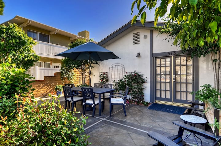 Cozy Bay Cottage Near Balboa Village: 313 E. Bay - Newport Beach, CA