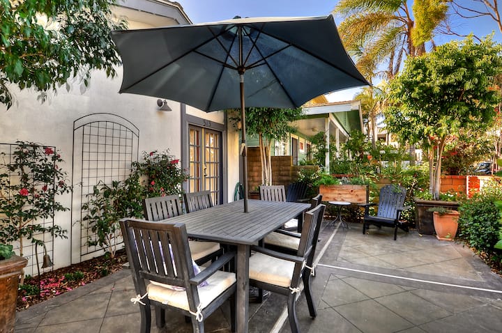 Cozy Bay Cottage Near Balboa Village: 313 E. Bay - Newport
