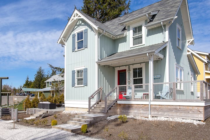 Acres Away: Dog-friendly W/ Outdoor Space - Pacific Beach, WA