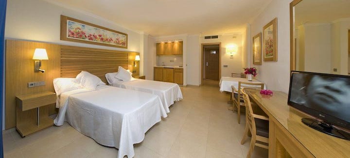 Pool / Beach 150m / Playa Den Bossa / Free Parking - Ibiza