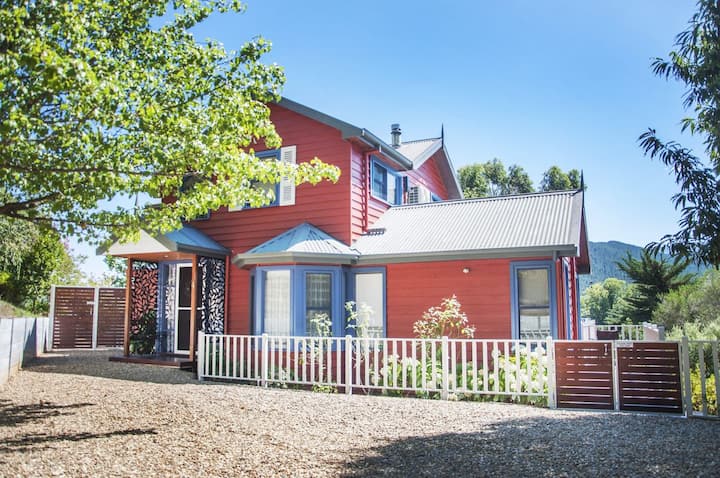 Artee House - A Bright Escape - Bright