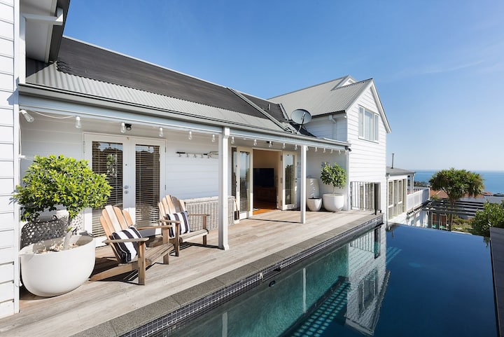 Hamptons Retreat | Chic Luxury With Pool And Views - Mount Martha