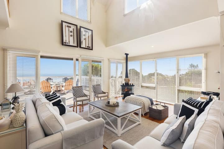 Hamptons Retreat | Chic Luxury With Pool And Views - Dromana