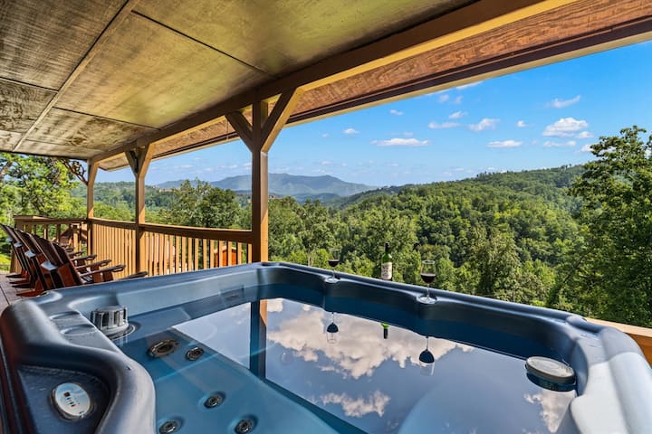 Romantic Getaway W/ Mnt Views- 2 K Beds- Fireplace - Gatlinburg, TN
