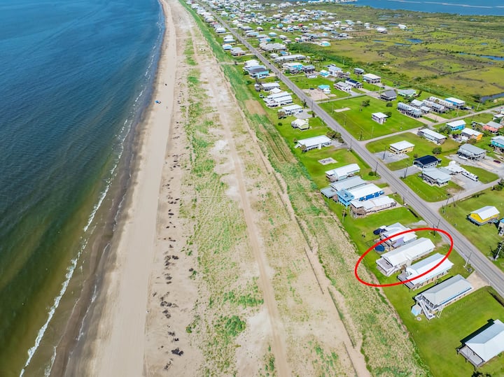 Campanile Is A Beachfront Camp - Grand Isle, LA