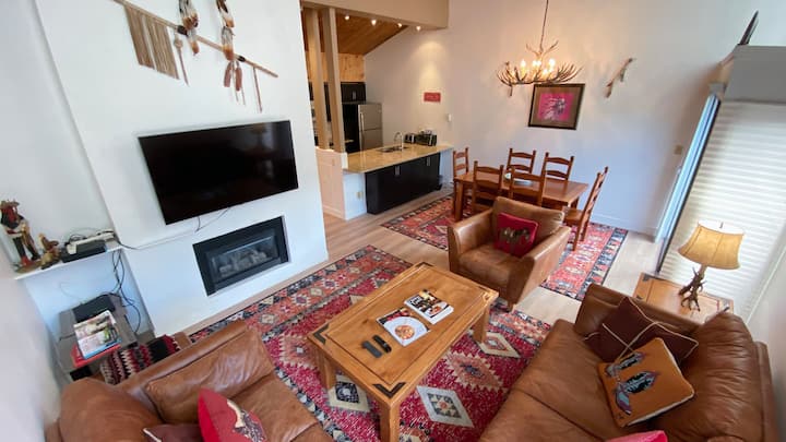 Upper Level Family Condo With Balconies - Vail, CO