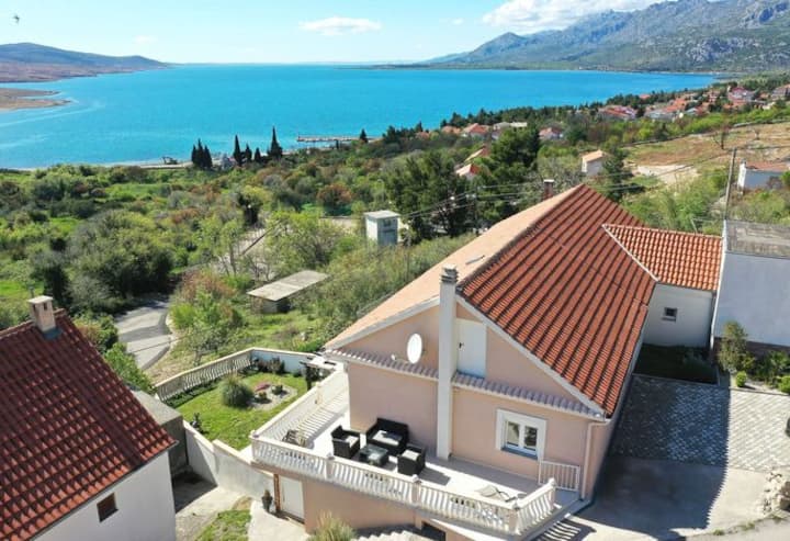 Marina, No. 1 - With Garden And Sea View - Kroatië