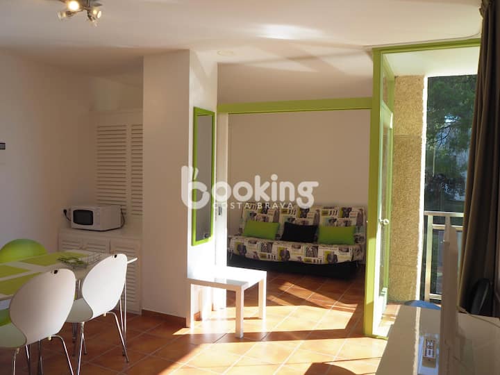 Cozy Apartment With Air Conditioning & Communal Swimming Pool In Los Pinos - Costa Brava