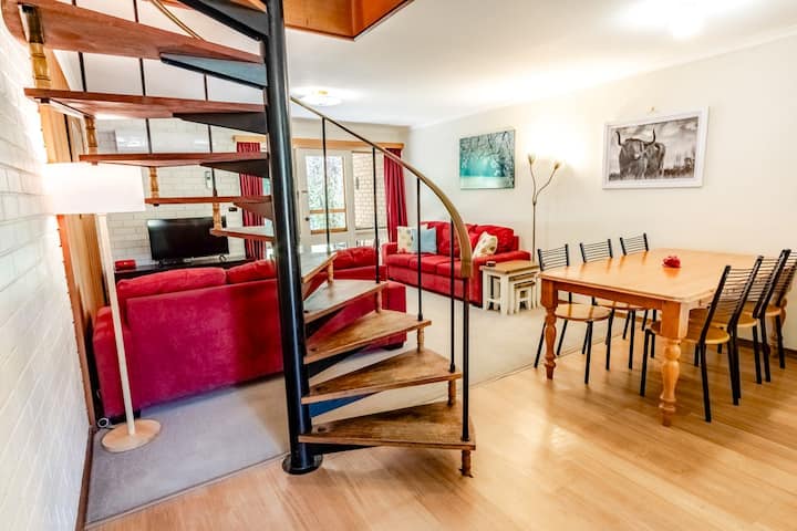 Cedar Holiday Units - Apartment 2 - Bright