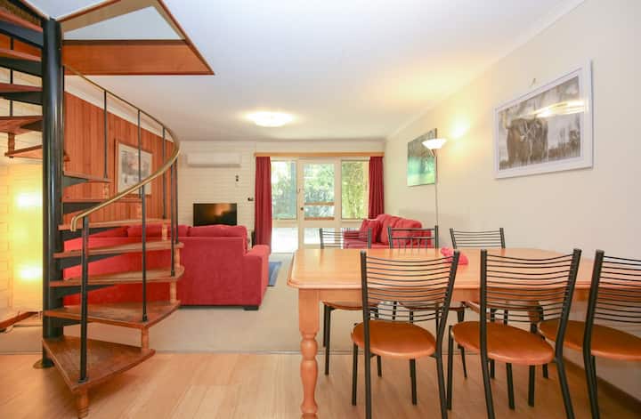 Cedar Holiday Units - Apartment 2 - Bright