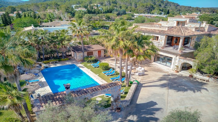 Beautiful Villa, Large Garden & Pool - Alcúdia