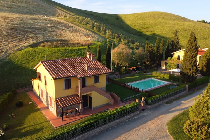 Alleinstehendes Ferienhaus Mit  W-lan, Privatem Pool, Tv, Haustiere Erlaubt, Bei San Gimignano - Toskana