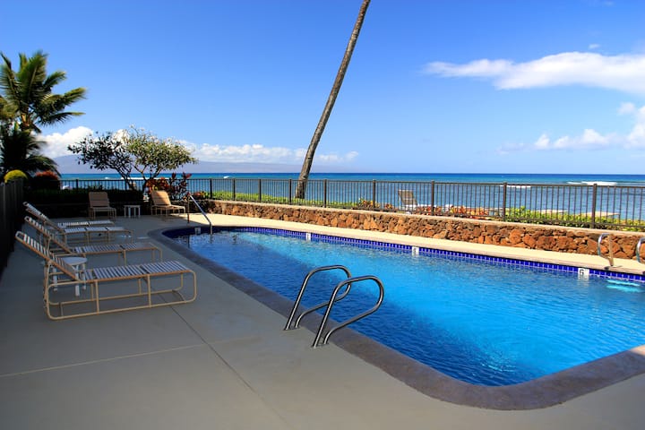 Oceanfront 1br Condo W/ Lanai & Pool - Hawaii