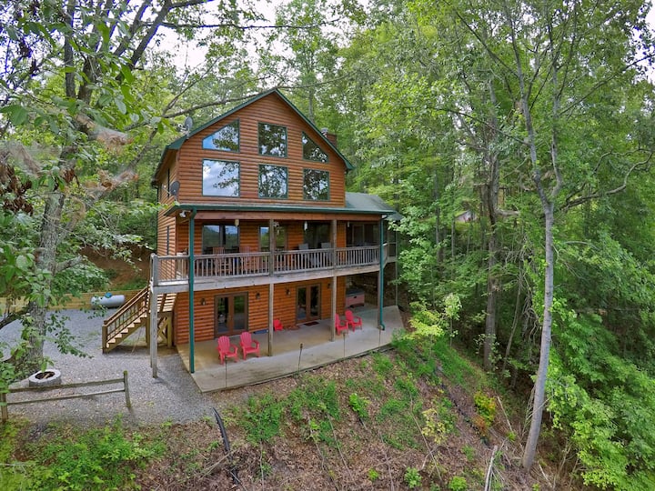 Blue Ridge Cabin Getaway | Hot Tub + Game Room - Mineral Bluff, GA