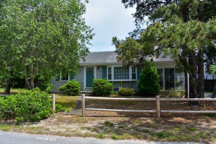 Charming Ranch Home With Sunroom & Fenced Yard Perfect Cape Escape! - Yarmouth Port, MA