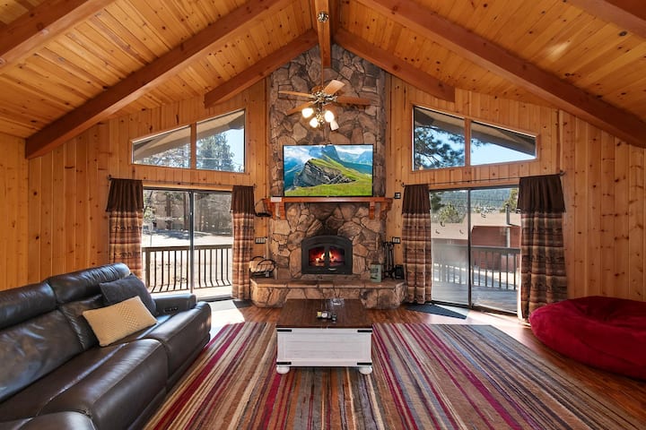 Hot Tub! Fenced Yard! Dog Friendly! Gametable! - Big Bear Lake, CA