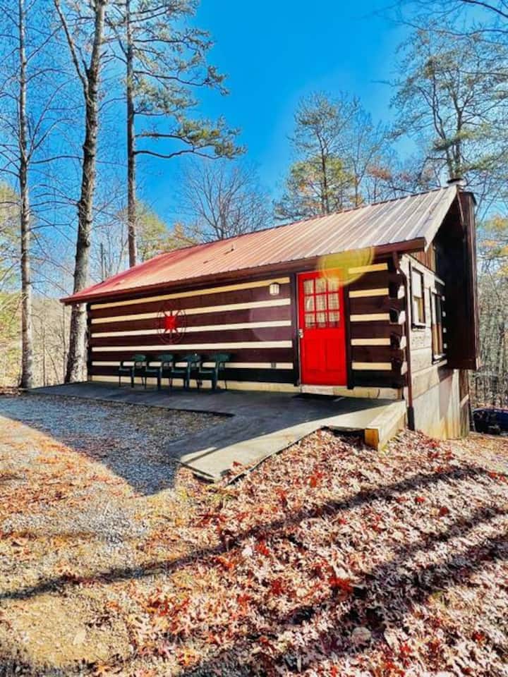 Romantic W/ Hot Tub, Gameroom Area. Private Cabin - Pigeon Forge, TN