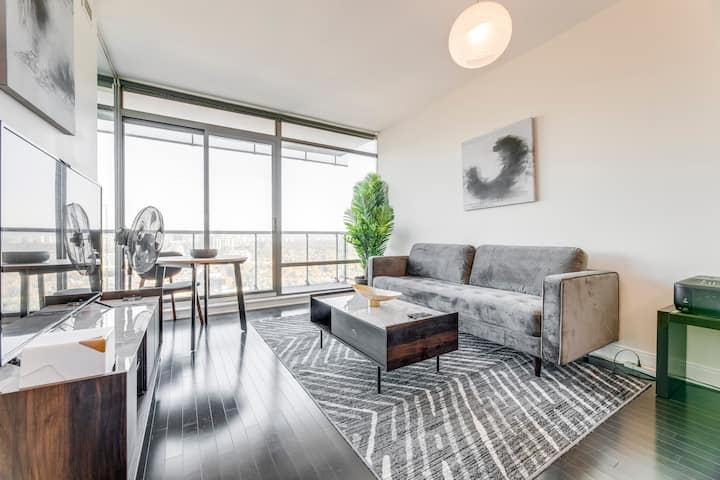 Chic Luxury 1 Bedroom Condo In Yorkville - Toronto, ON