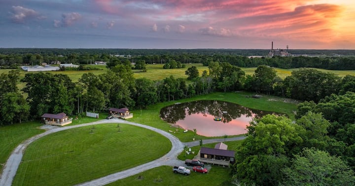 Group Getaway • 3 Modern Cabins By Lake Of Egypt - Marion, IL