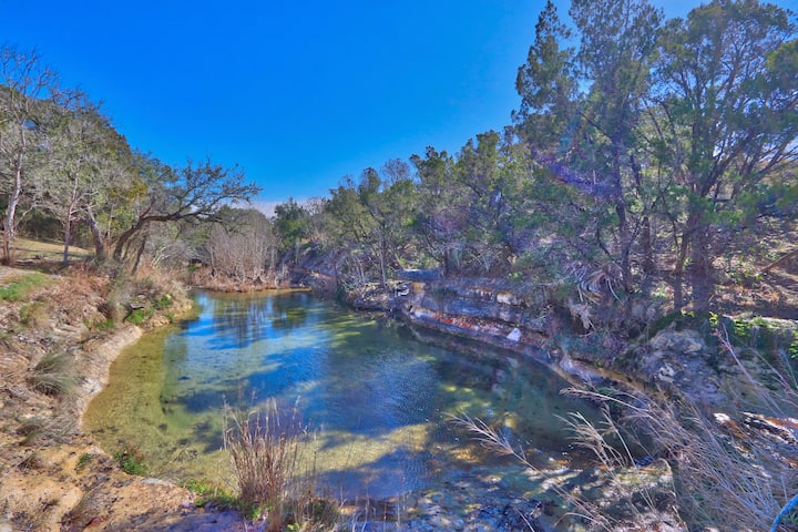 Wimberley Log Cabin | Hot Tub, Creek & Fire Pit - Wimberley, TX