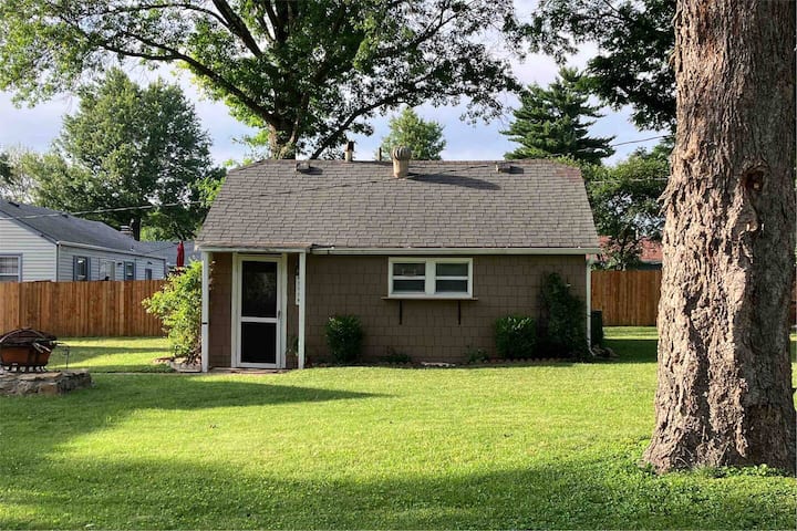 Quaint Cottage - Kansas City Area - Kansas City, MO