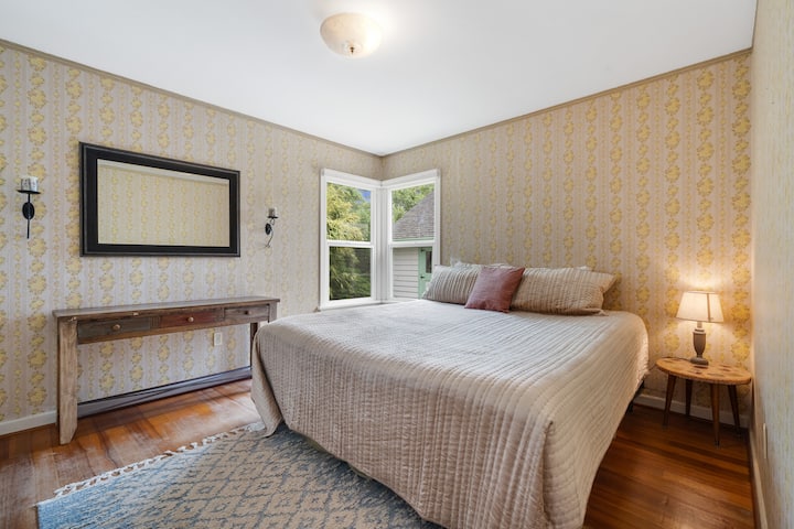 Breaker Ave Beach Cottage | Pet Friendly - Rockaway Beach, OR