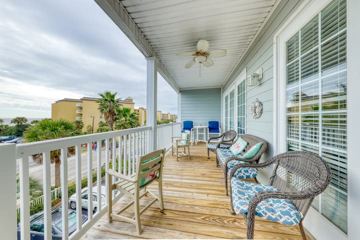 3br Oceanfront | Deck | Pool | Washer/dryer - Folly Beach Pier, SC