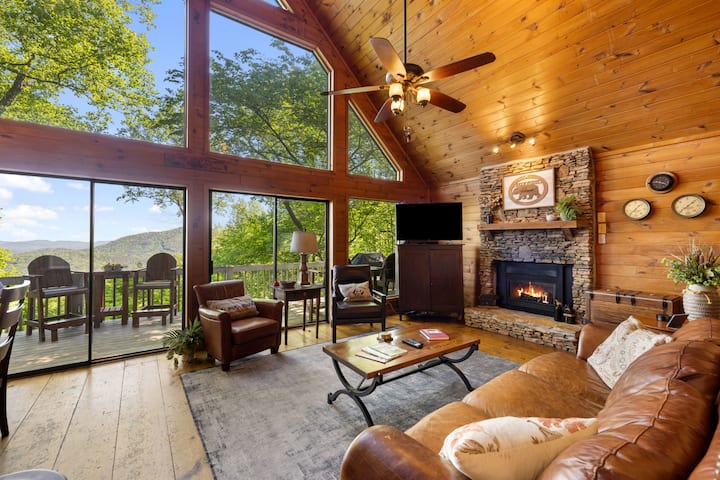 Bear Point Has A Breathtaking Mt View And Hot Tub - Ellijay