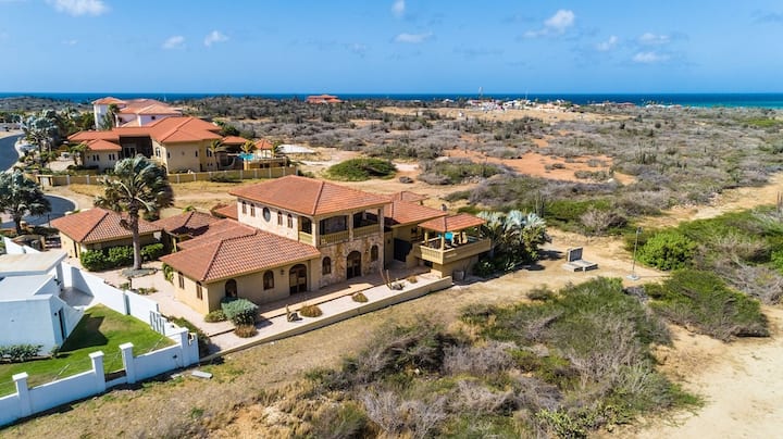 5br Retreat With Pool, Jacuzzi, Views & Serenity - Aruba