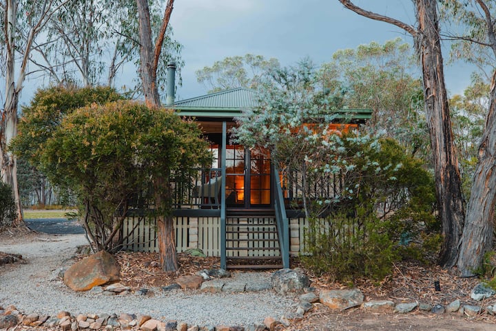 Romantic Spa Cottages - Katoomba