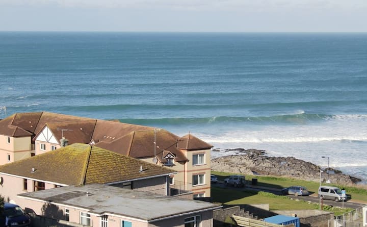 Waters Edge Has Stunning Clifftop Views In Newquay - Fistral Beach