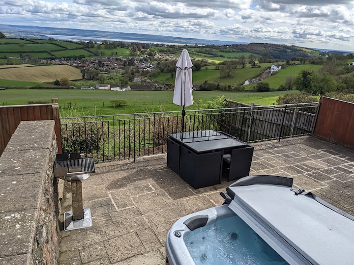 Woodland Barn - Eco- Cottage W/ Hot Tub & Views - Cotswolds