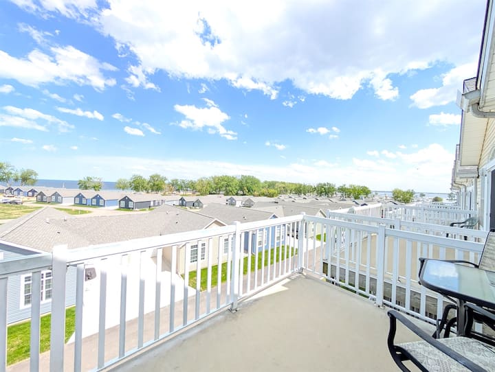 Marblehead Condo For 12 | 3 Floors, 3.5 Baths, Near The Lighthouse - Ohio