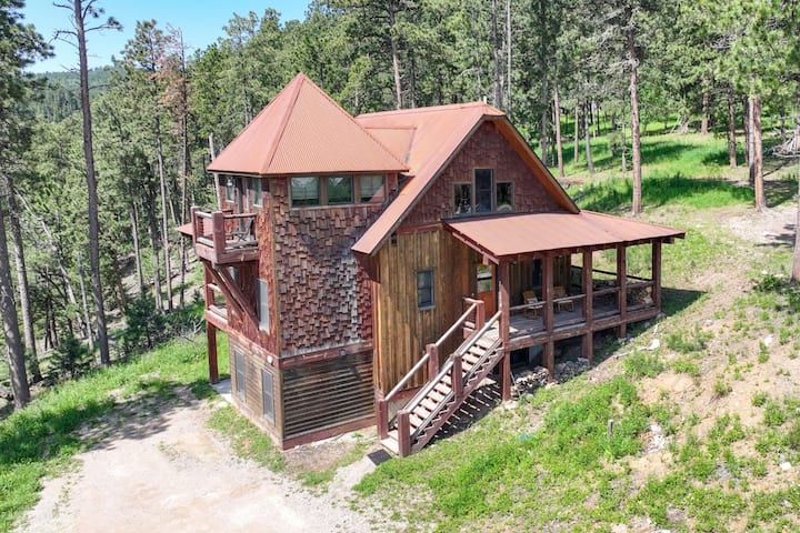 Prospector·4-bedroom Cabin W/hottub & Shuffleboard - Deadwood, SD