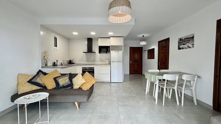 87 M² Apartamento ∙ 3 Habitaciones ∙ 6 Huéspedes - La Escala