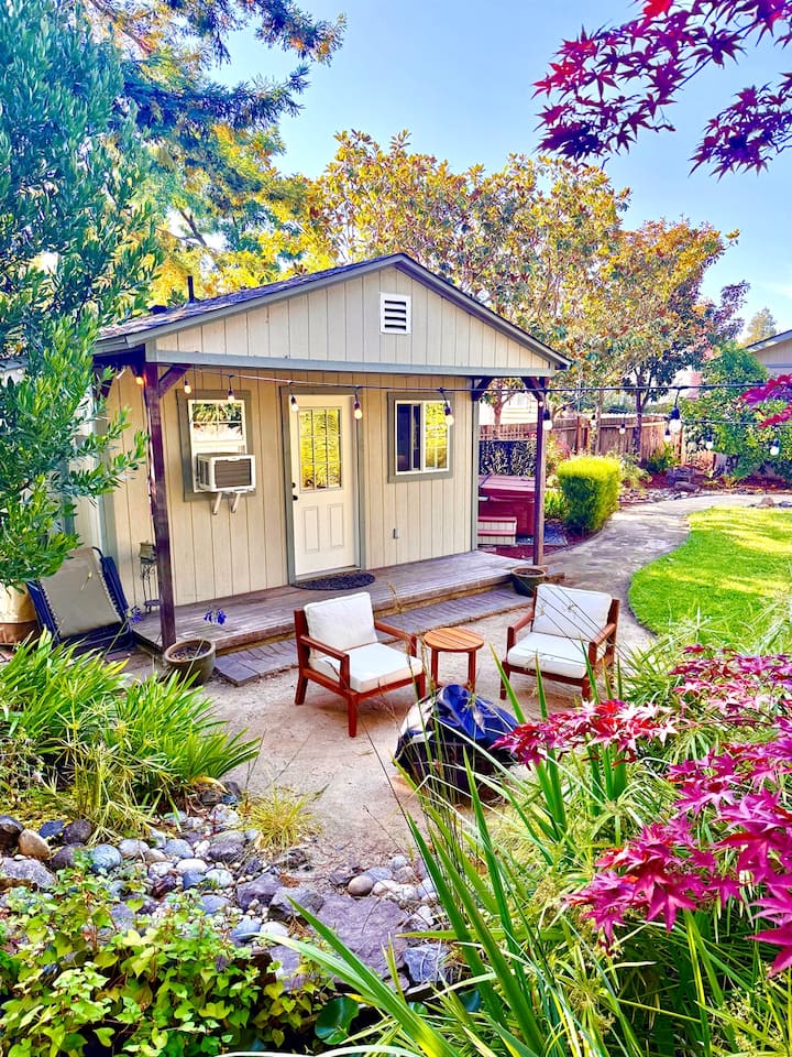 Backyard Garden Cottage W/ Hot Tub - Novato, CA